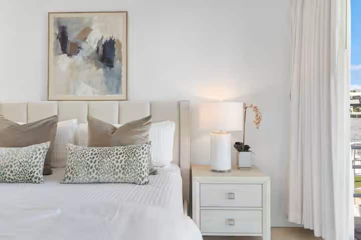 Spacious 2br/water Front/sleeps 10/pool+dining 106 - Fort Lauderdale