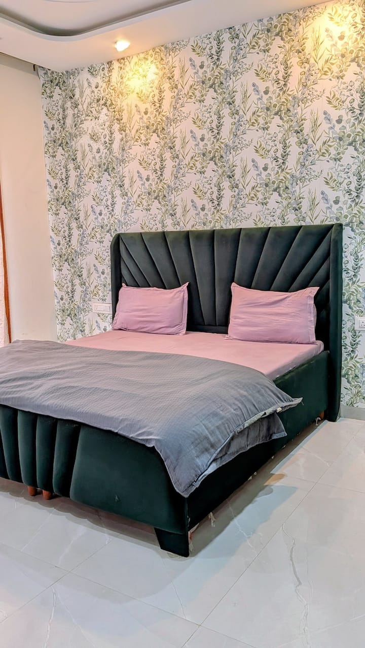 Modern 3bhk | 2nd Floor | Prime Location - Sahibzada Ajit Singh Nagar