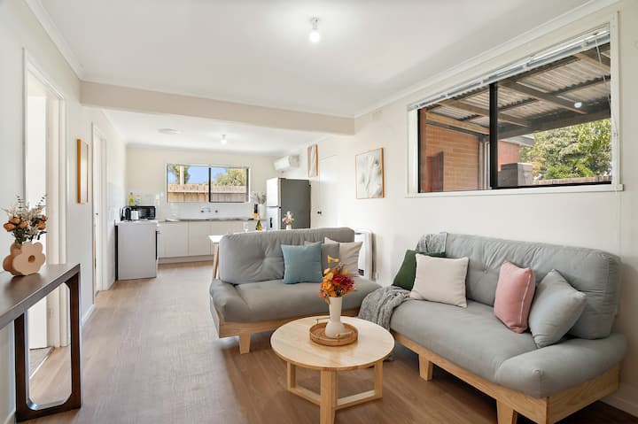 Coastal Base 2br/1ba Shared Garden Great Value - Red Hill