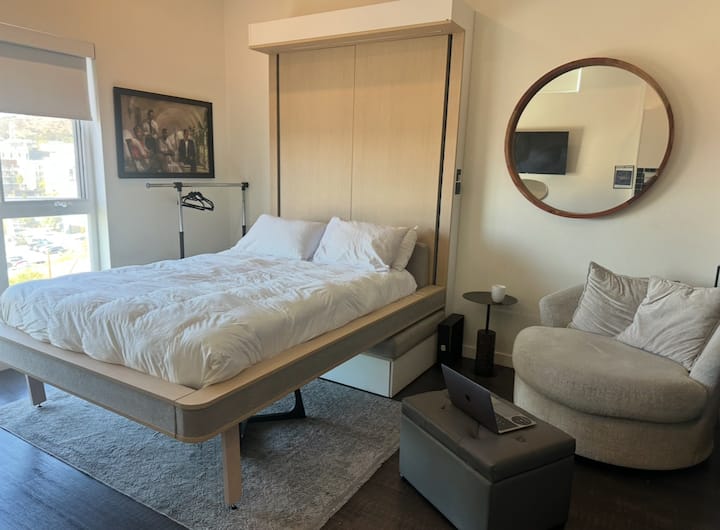 Hollywood Studio With Nice View, Pool, Gym, Parkin - Los Angeles, CA