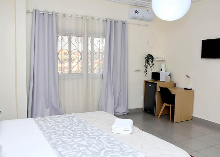 Suite Amina - Wi-fi, Clim Et Baignoire - Conakry