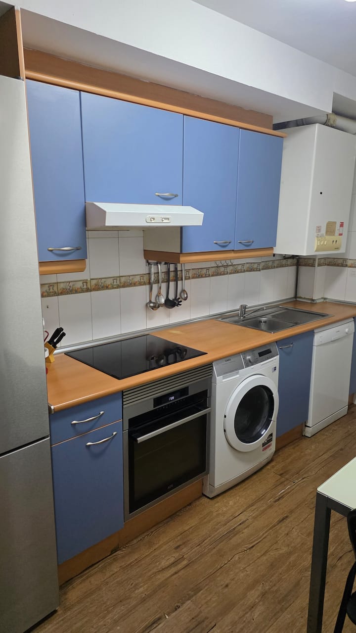 Apartamento En El Centro Encima De Piscina Palafox - Zaragoza, España