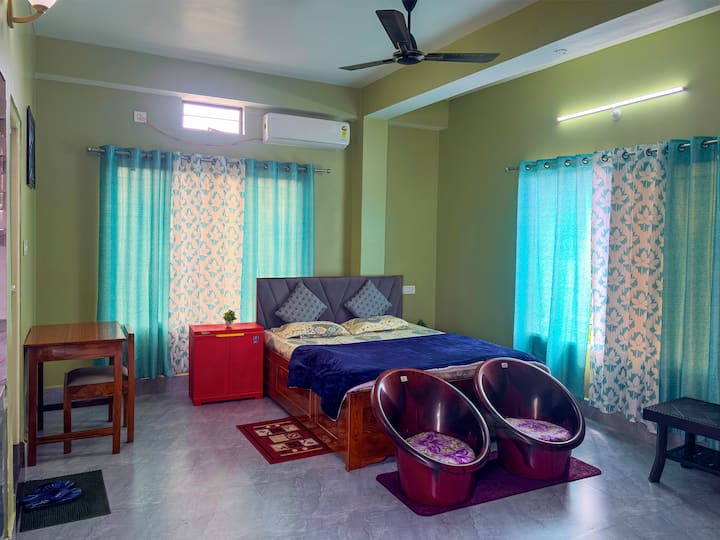 Cozy Private Studio • Balcony • Ac • Kitchen - Siliguri