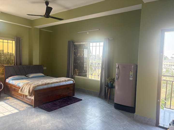 Hilton Building 
Easy Stay | Near City & Hospital - China