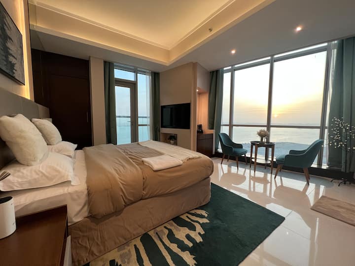 Luxury 3br Apartment W/full Sea View - Manama