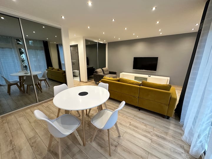 Le Bijou Citadin – T2 Chic Et Apaisant Avec Balcon - La Défense