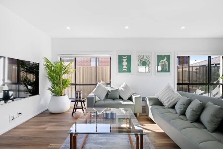 Stylish & Comfortable - Home Away From Home - Caroline Springs