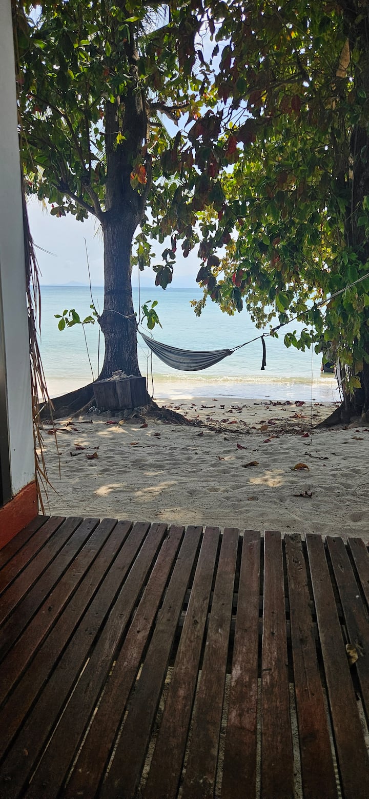 Beachfront Bungalow · Quiet · Private Terrace - Ko Pha Ngan