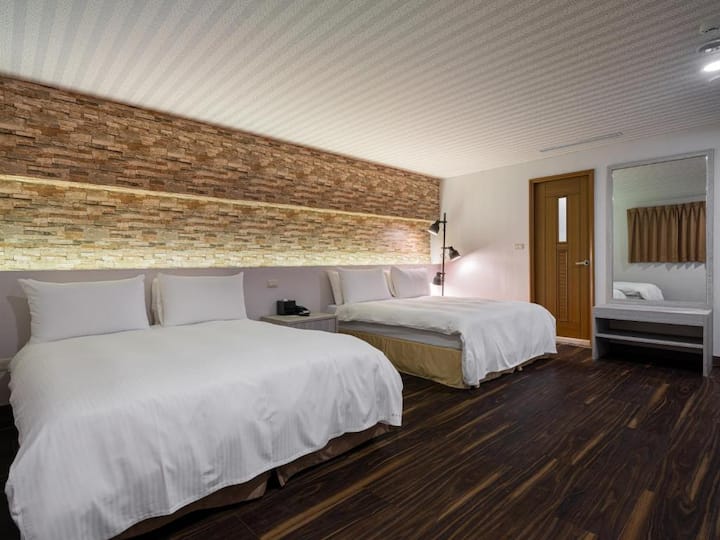 西站行旅｜經典四人房-無窗 - 푸리 진