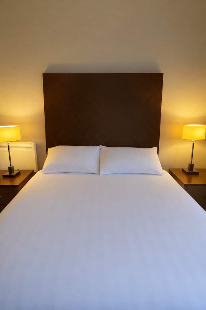 Cosy En-suite Room | Free Parking | N.q - Manchester