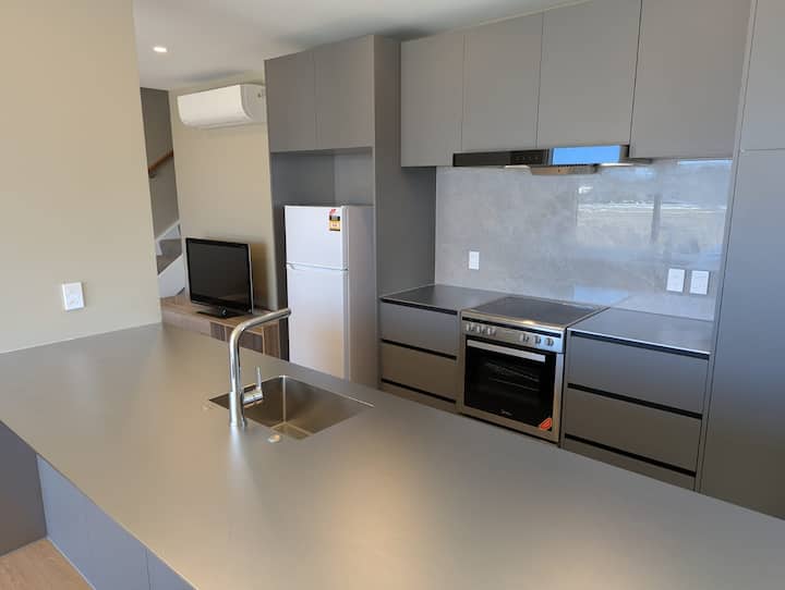 Brand New 3br | 2bath+free Parking | Bay Views - Wellington, New Zealand