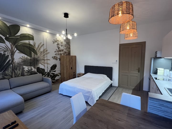 Quiet Luxury Oasis Near Szimpla | Balcony & Spa - Budapest