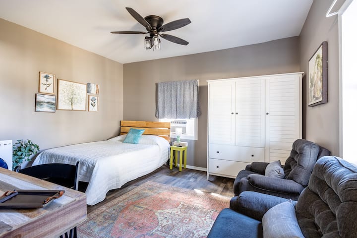Charming Historic Studio | Fast Wi-fi - Houma, LA