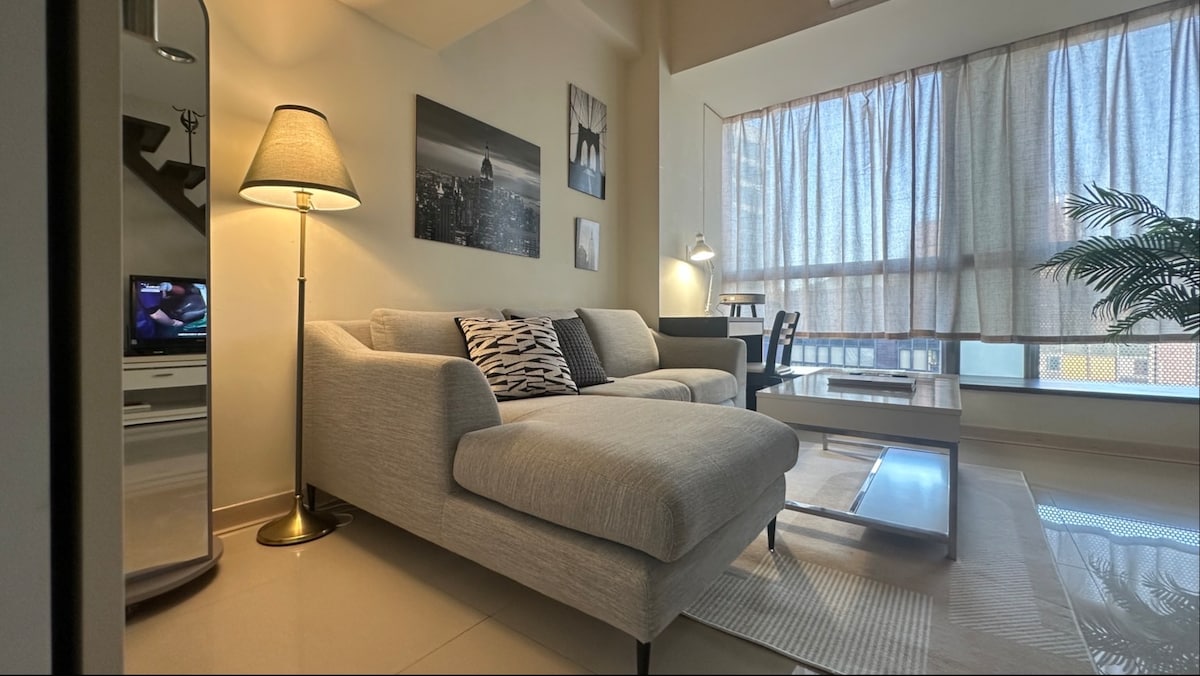 Dusk 『Taipei 101』 『MRT』 『GYM』 『Night Market』 『24hrs Supermarket and ...