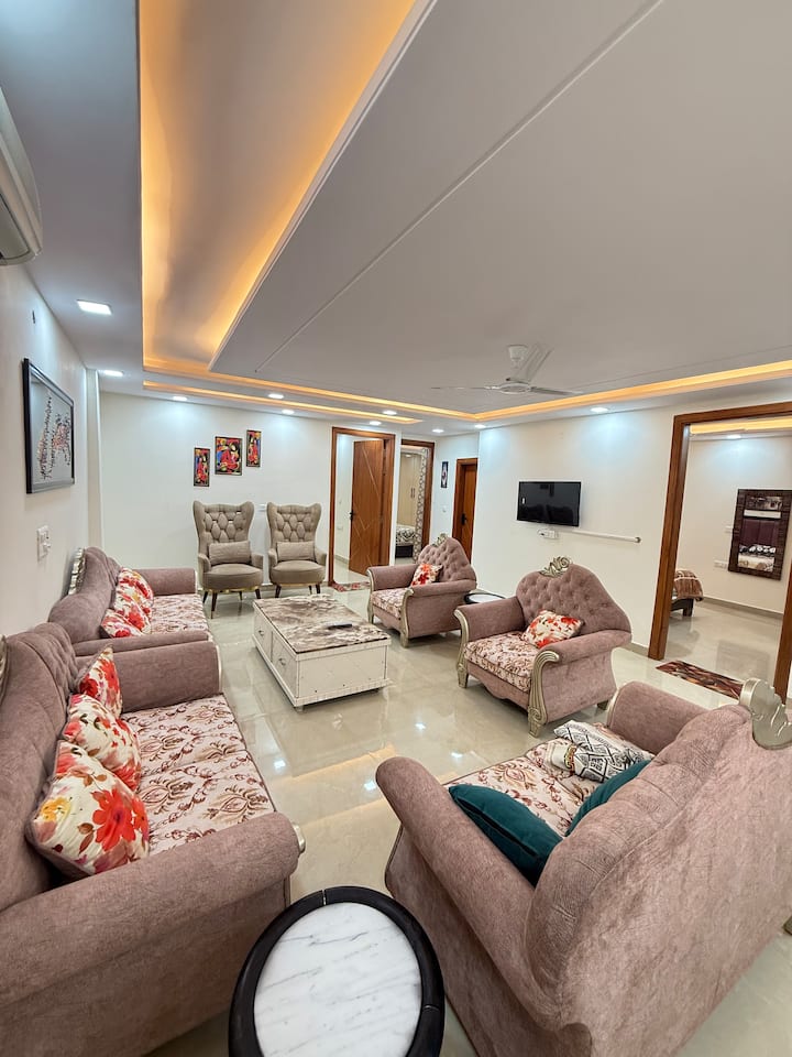 5bhk Apartment With Rooftop - Delhi