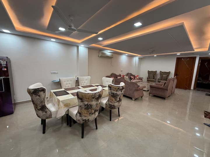 5bhk Apartment With Rooftop - Delhi
