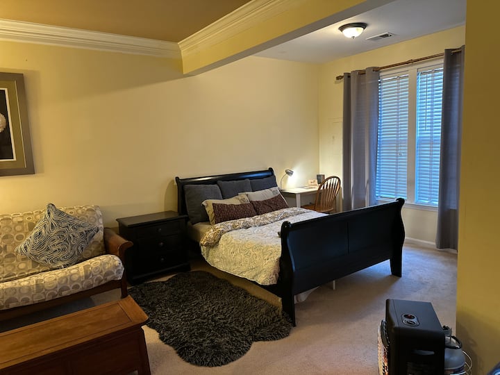 Cozy Private Suite W/ Separate Entry & Backyard - Ashburn, VA