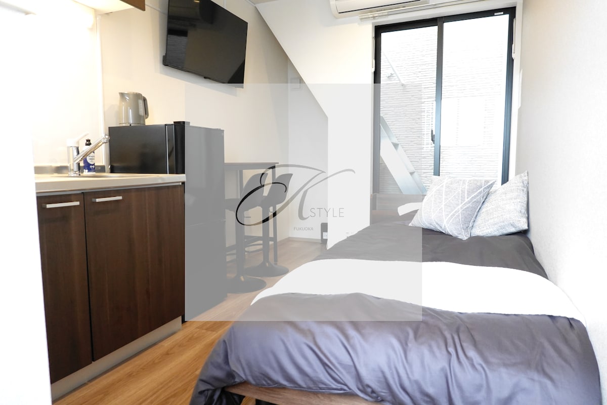 10-minute walk from Fukuoka Airport. Great access to major areas ...