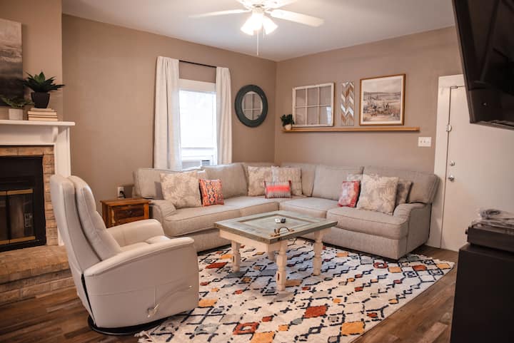 Historic 2br Home With Fence | Fast Wi-fi & Yard - Houma, LA