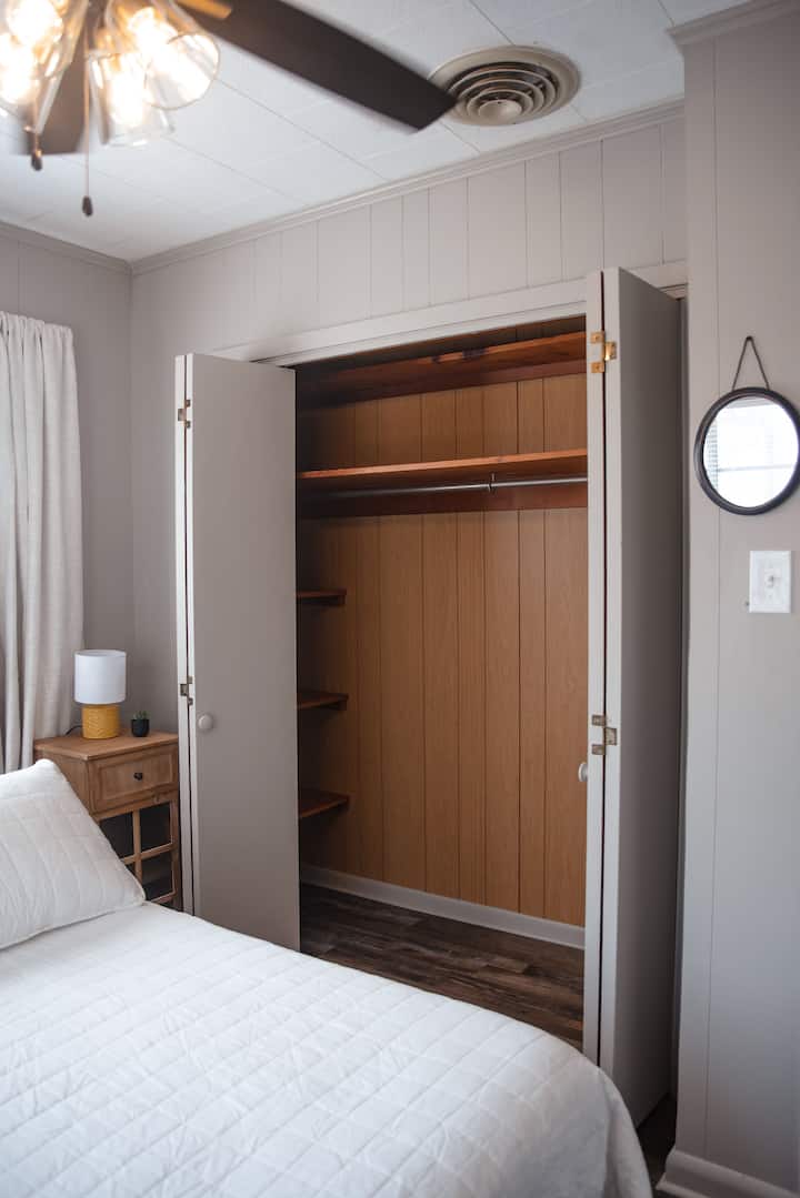 2br Vintage Suite | Hybrid Beds & Blackout Rooms - Houma, LA