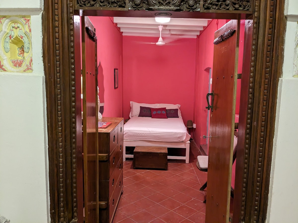 Cute shoebox in white town - Guest houses for Rent in Puducherry ...
