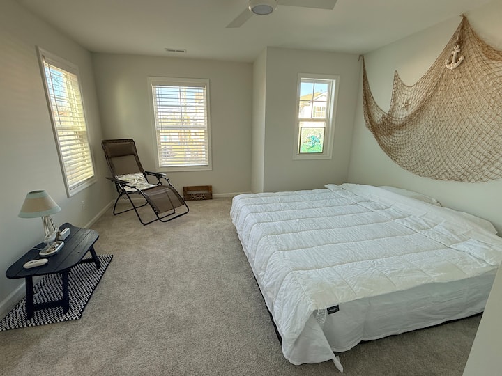 Beachside | New Shared Home | Walk Everywhere - Virginia Beach, VA