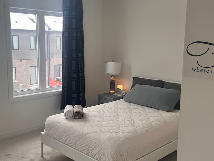 The Wakeling Home. Classic And Contemporary Suite. - Brantford, ON