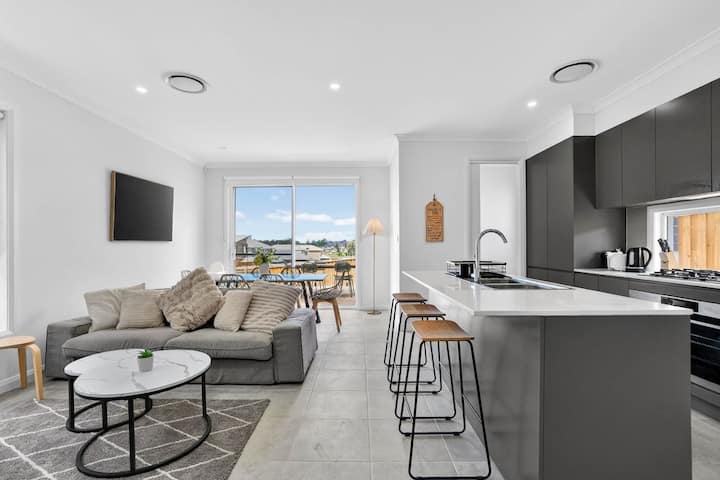 5br | Free Parking + Backyard | Near To Ed Square - 세인트 앤드류스