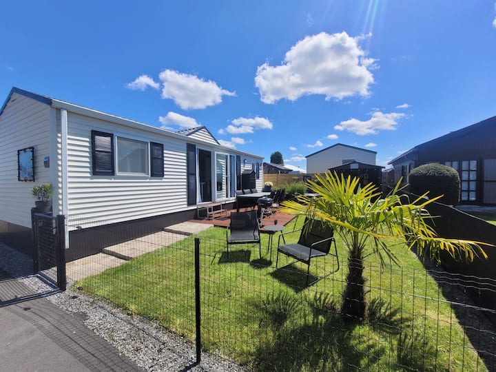 Chalet Sea-renity Lakeside Met Jacuzzi - Jabbeke