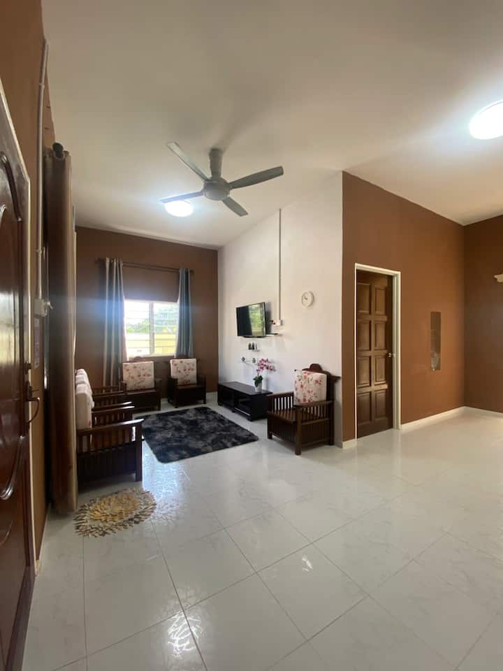 Azriani Homestay And Private Swimming Pool (R1) - Arau