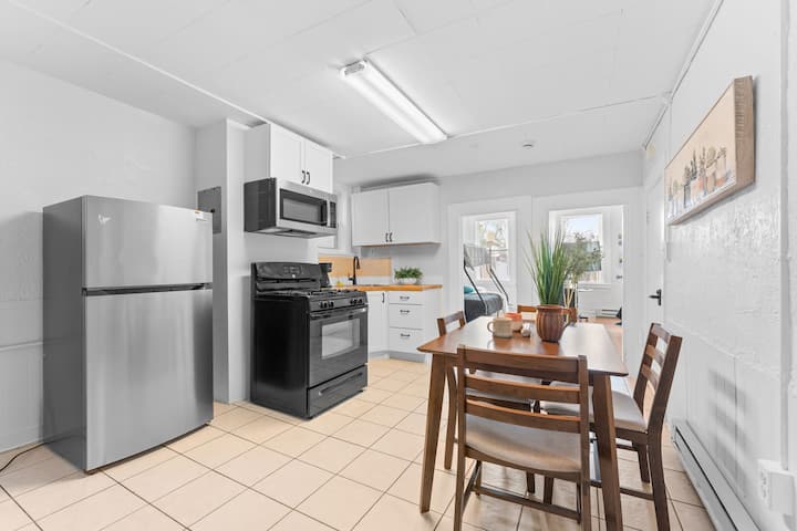 Central Renovated Condo With Parking/train - Boston
