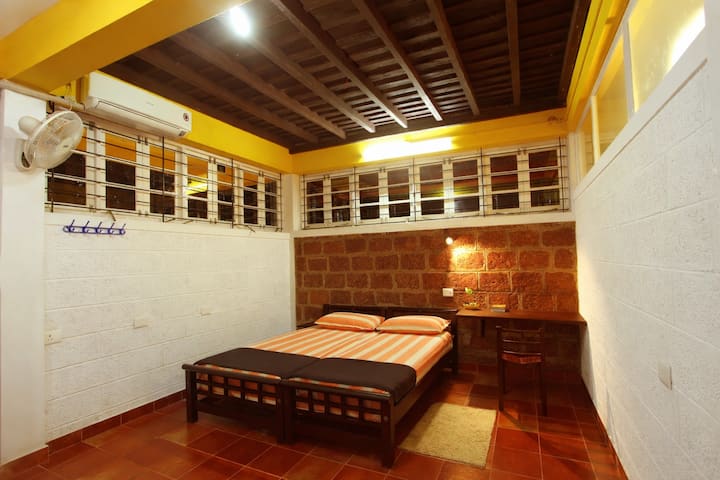 2bhk Near Mims & Lulu: Ac, Work Desks, Wifi - Kozhikode