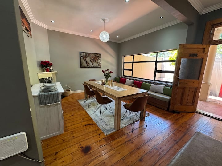 Aronville - A Sanctuary With The Koppies View. - Johannesburg