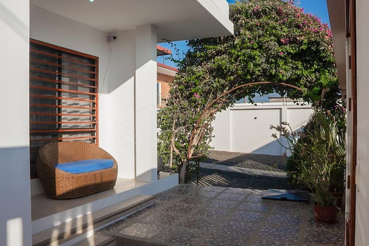 Ajis Home, A 
80 Metros De La Playa - Crucita