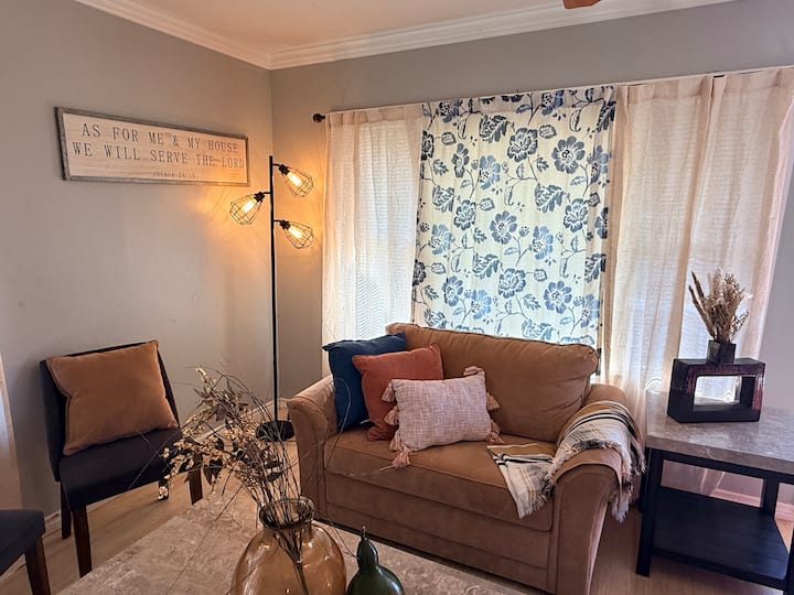 Cozy 2 Bedroom House, Close To The Hospital - San Angelo, TX