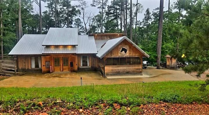 The Farmhouse On The Pine Hill Homestead - Big Sugar Creek State Park, Pineville