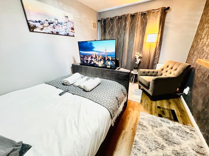 Luxury 2-bed Apt + Office W/ Built-in Tv King Bed - Altrincham