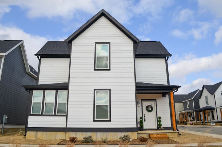 Modern Retreat | Near Uofa, Trails & Game Day - Fayetteville, AR