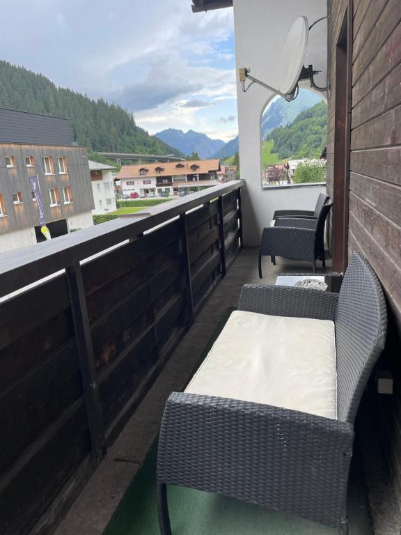 Suite avec très grand lit · Près de Ski Arlberg · Haus St. Martin ...