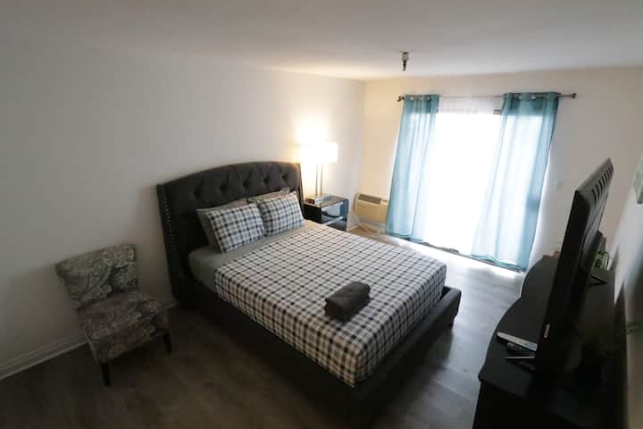 Queen Bed Apt In Quite Beverly Hills Neighborhood - Beverly Hills, CA