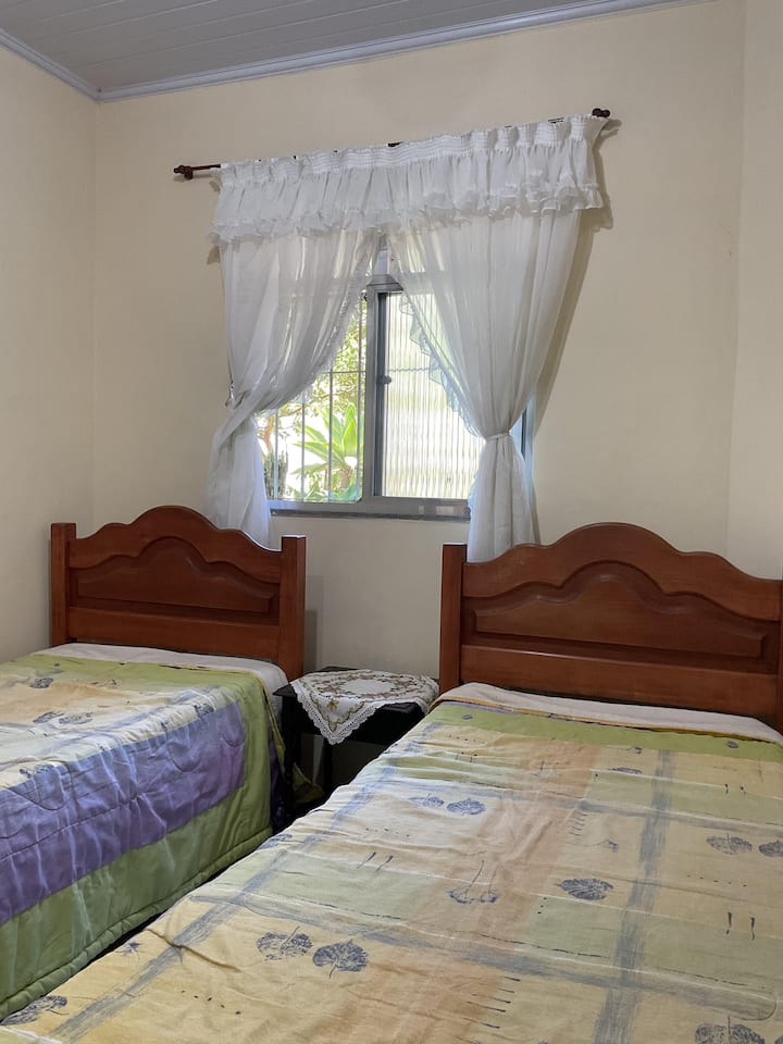 Casa - Quarto E Sala Em Petrópolis Para 4 Pessoas - Petrópolis