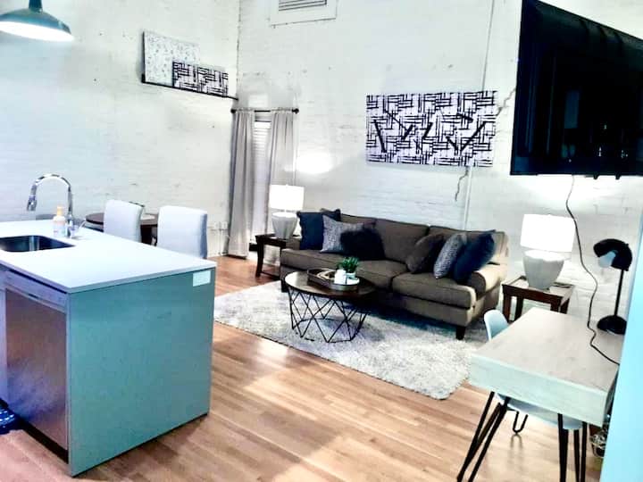 Luxury Downtown 2br Condo Free Parking Vcu - Richmond, VA