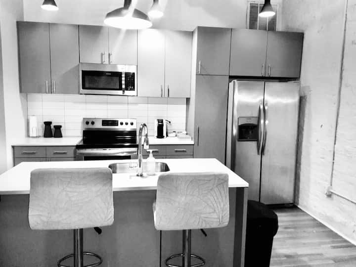 Luxury Downtown 2br Condo Free Parking Vcu - Richmond, VA