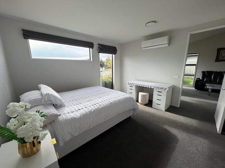 Private Lounge & Room In Rolleston - Lincoln