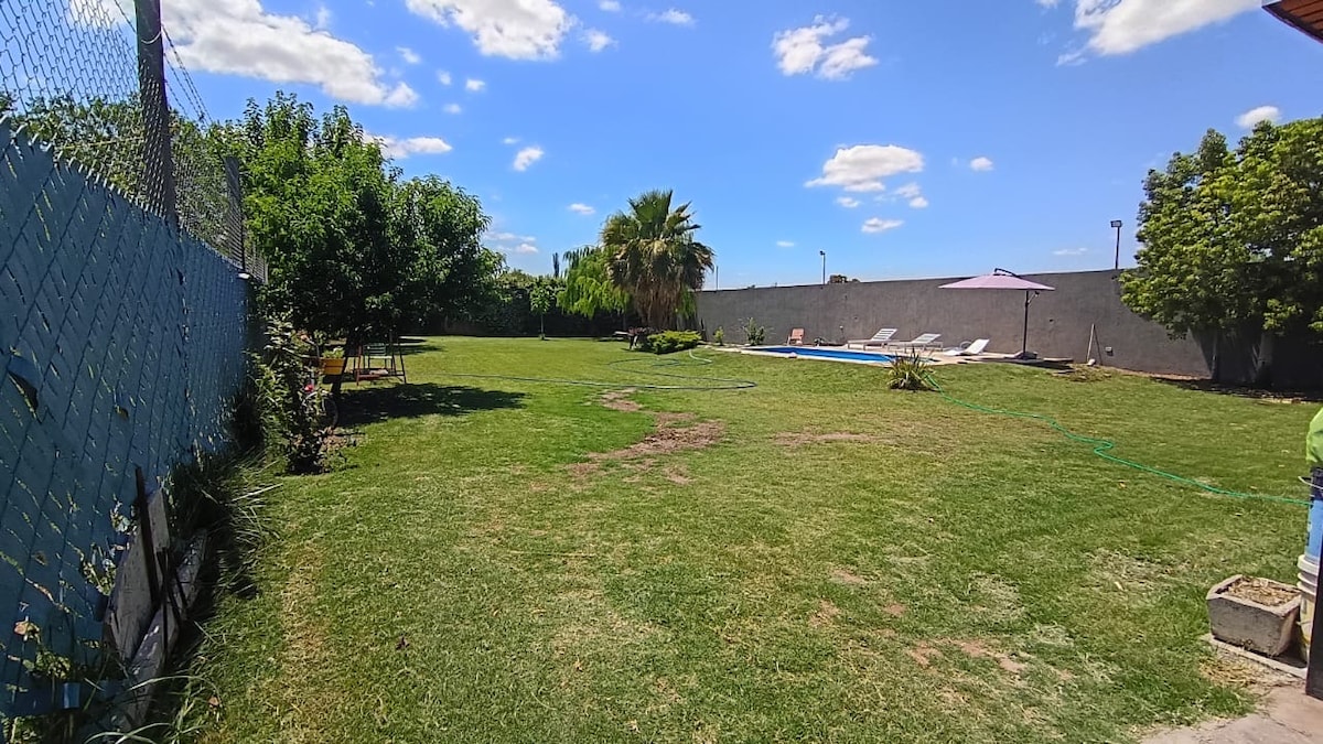 Été assuré : maison, piscine, parc et barbecue - Maisons à louer à ...