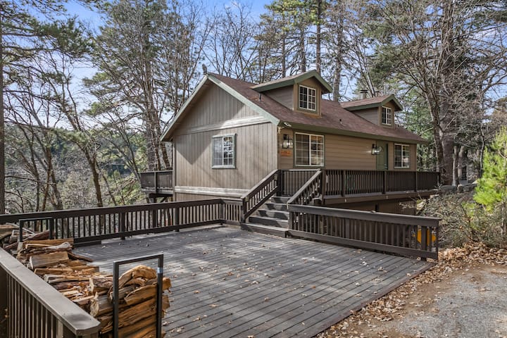 The Thunderbird Retreat + Patio + Bbq! - Crestline, CA