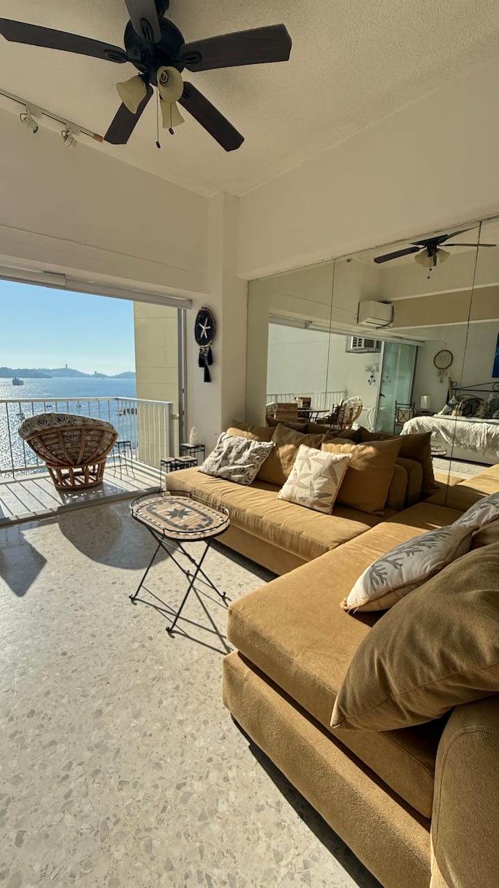 Beachfront Spacious Apartment - Acapulco