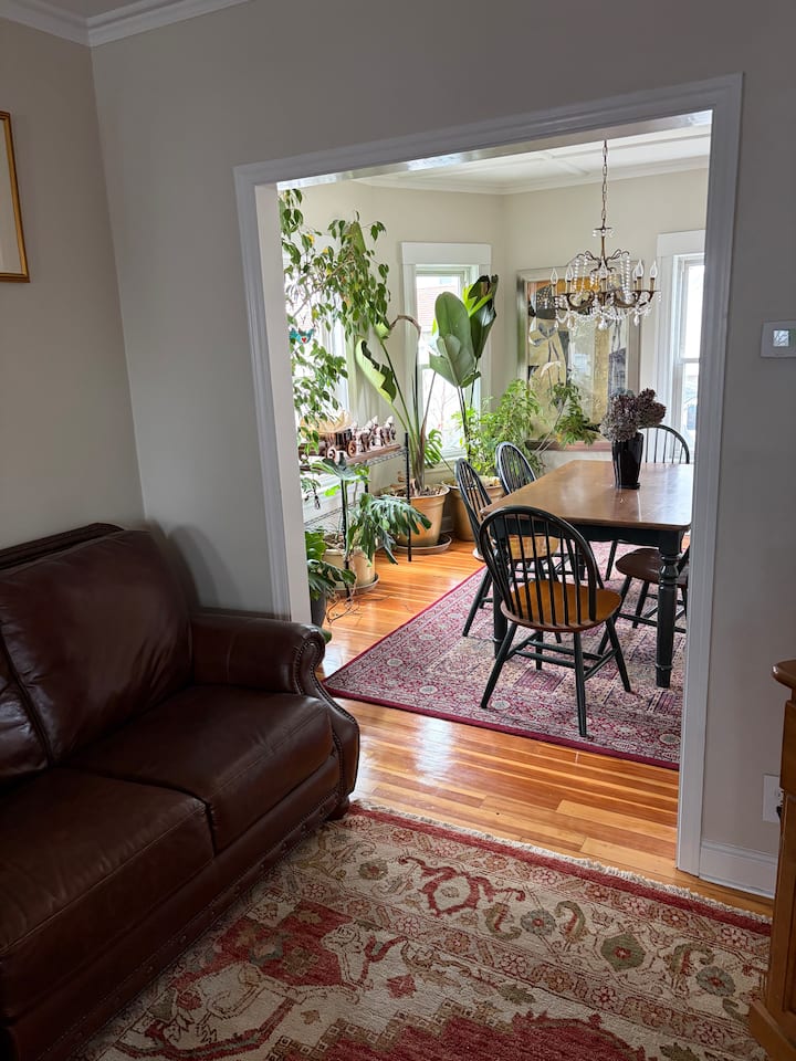 Home, 5minute Walk To Tufts Campus & Train Station - Burlington, MA