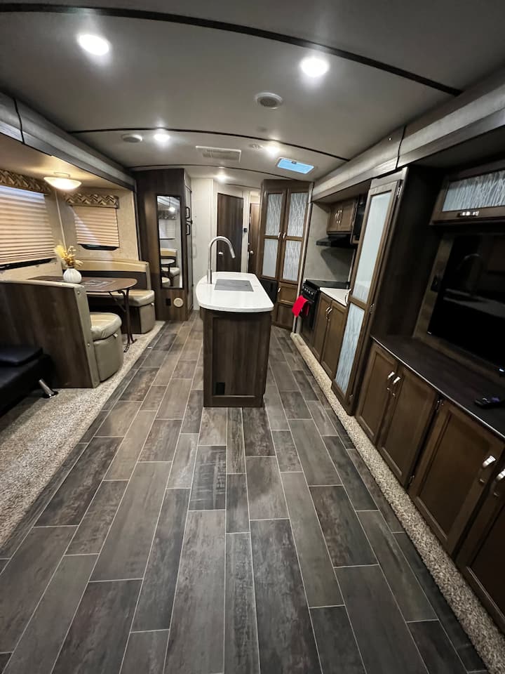 Quiet & Comfortable Camper, Monthly Discounts. - 