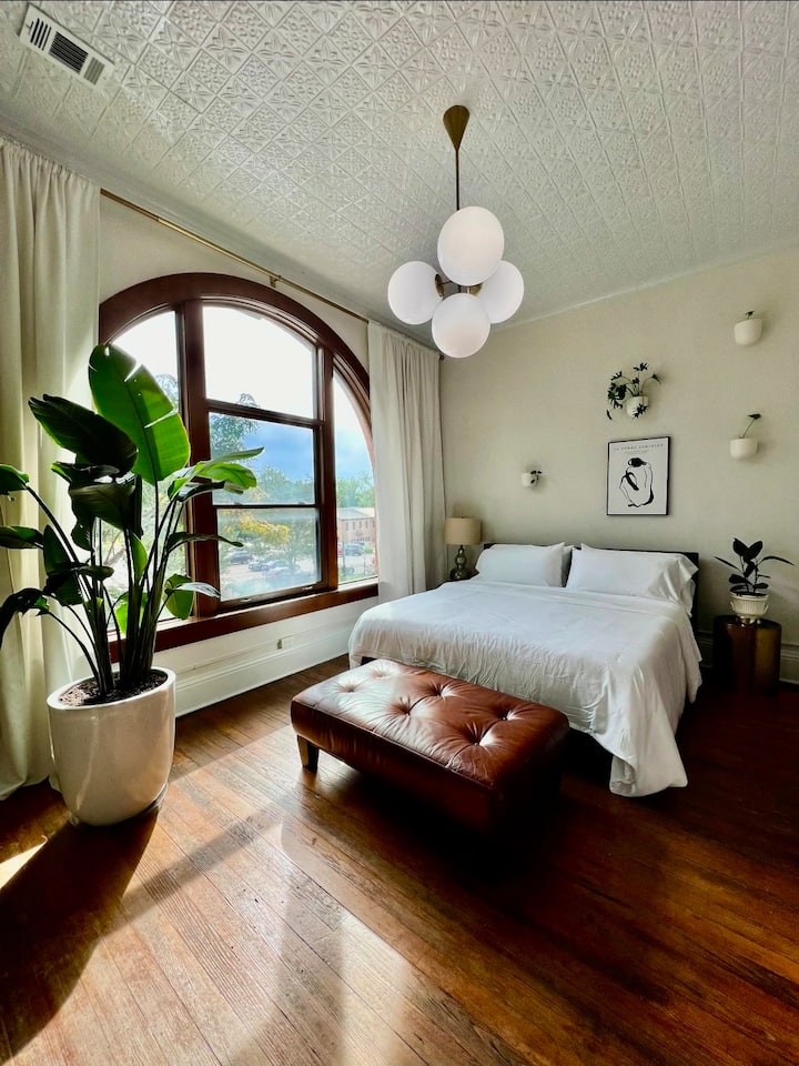 Skyline Loft & Balcony - Lansing, MI